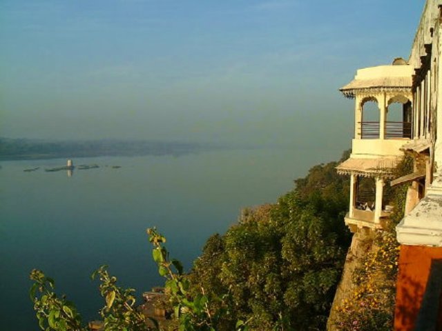 Stay at Ahilya Fort in Maheshwar, North India | Ampersand Travel