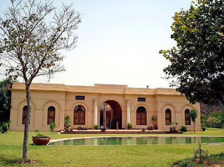 Stay at Tikli Bottom in Delhi, North India | Ampersand Travel